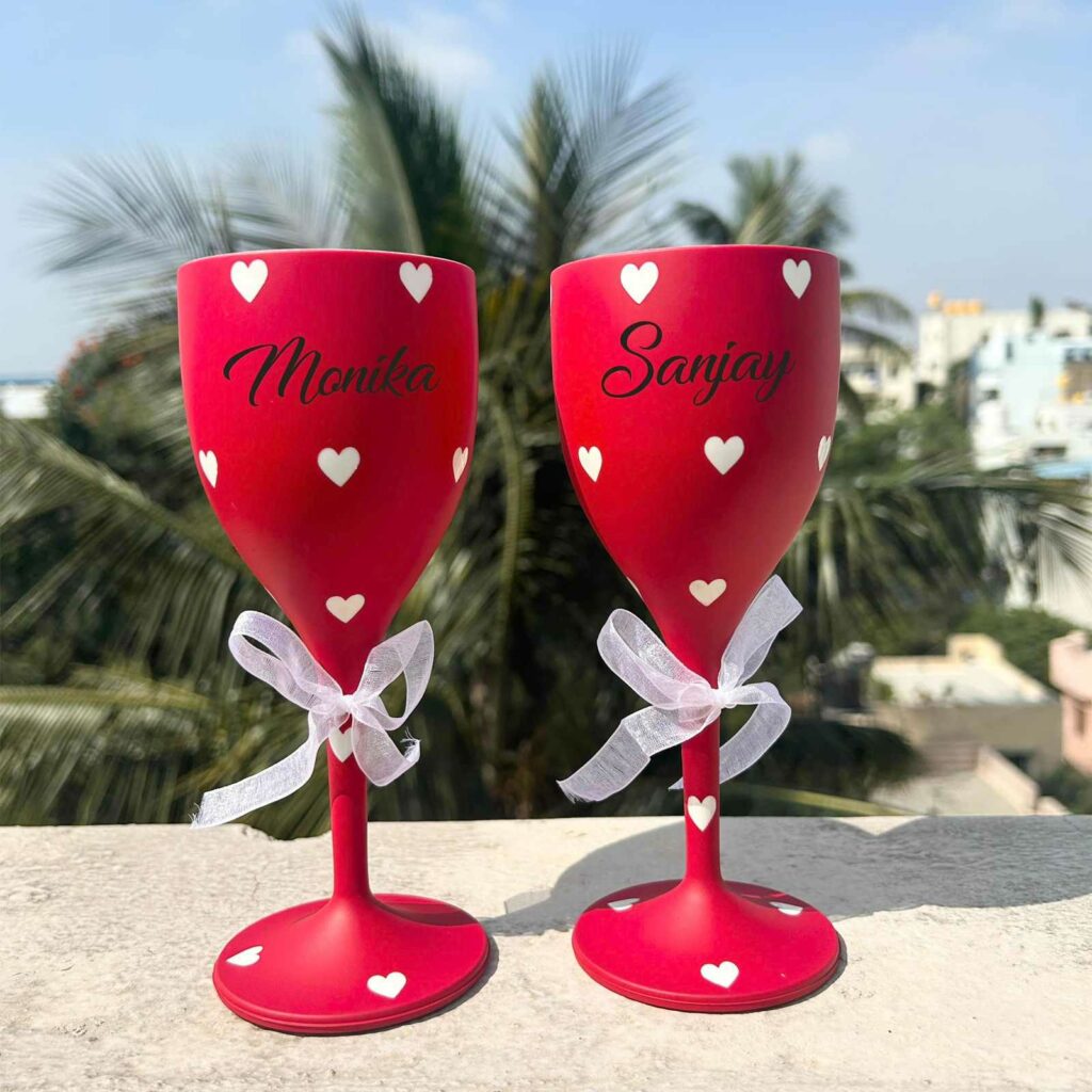 Red & White Hearts Couple Wine Glass Set – HoMafy